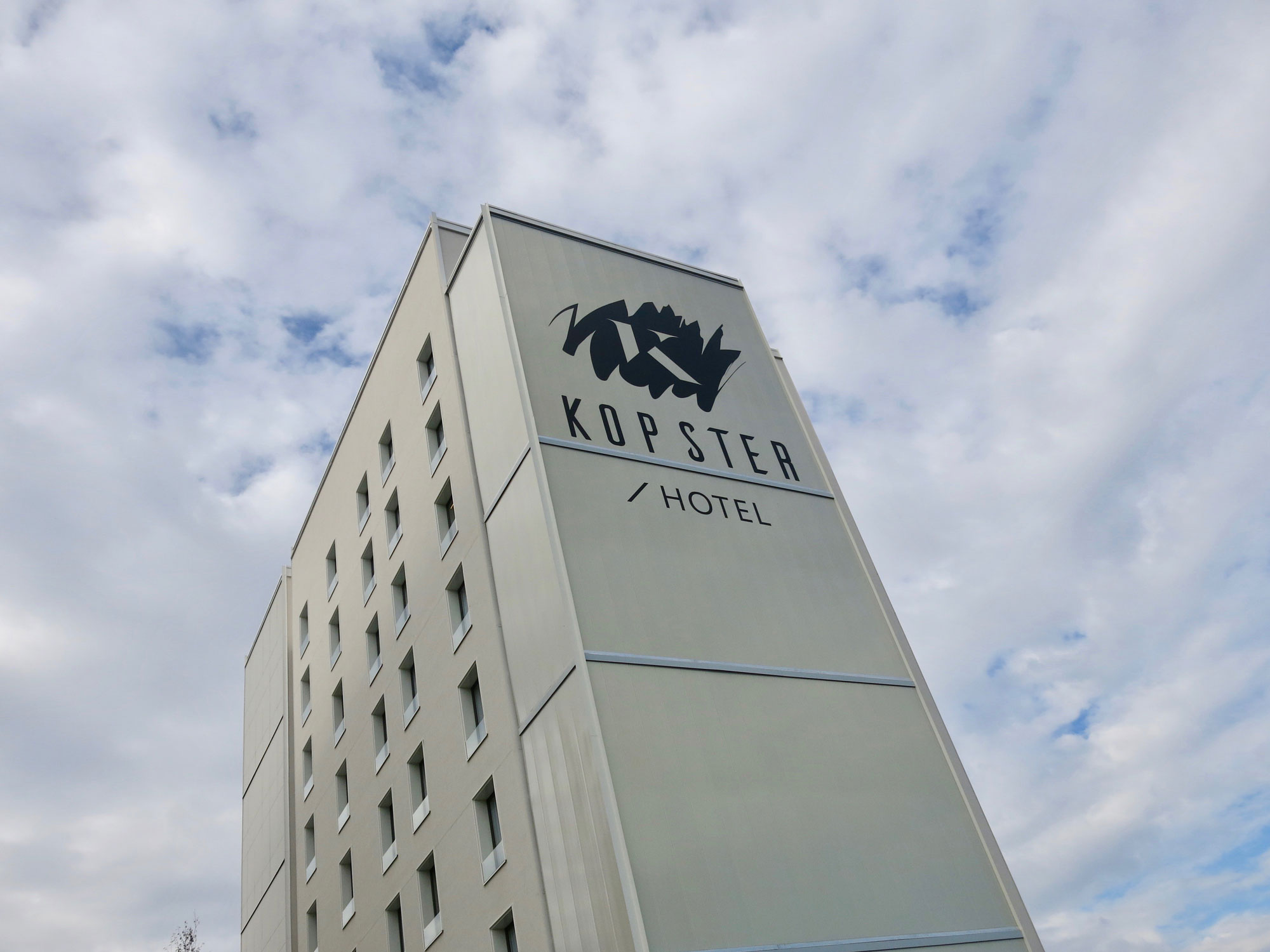 Construction of Kopster Hotel · Rouveure Marquez