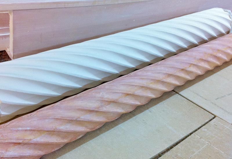 Solomonic columns made of fibrous plaster · Rouveure Marquez